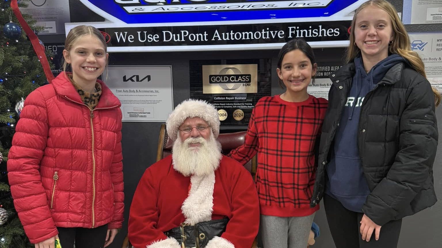 Illinois Body Shop Raises Over $80K for Community Christmas | Fender Bender